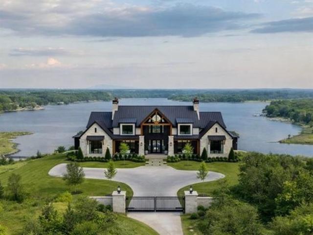 120 Bloomfield Blvd, Brooklyn Vlg, MI 49230
