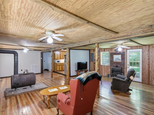120 Bradley Ln