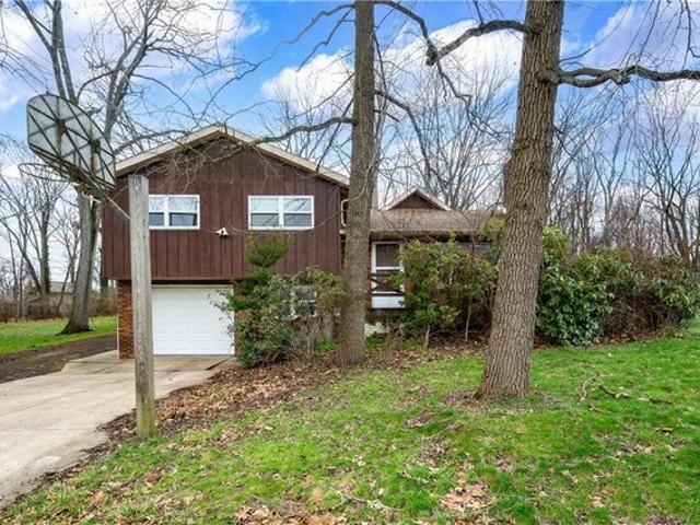 120 Braethorn Dr, Butler, PA 16001