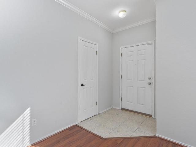 120 Brazos Ln