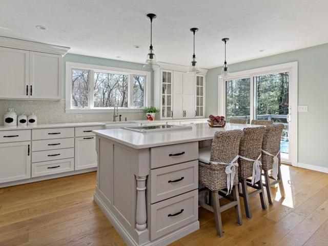 120 Great Hill Dr, West Barnstable, MA 02668