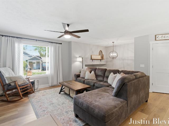 120 E 40th Street