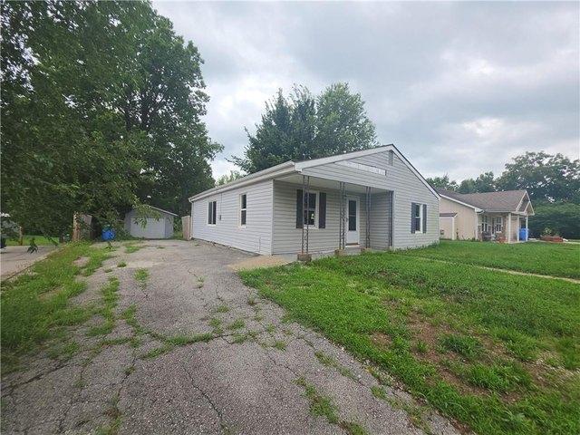 120 E 6th St, Tonganoxie, KS 66086