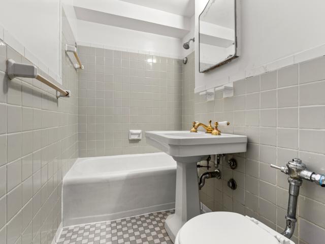 120 E 36TH Street 3E