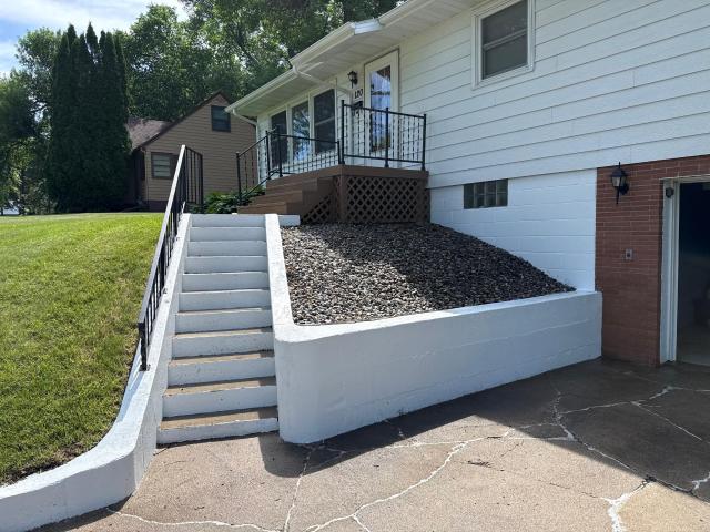120 E Douglas Avenue