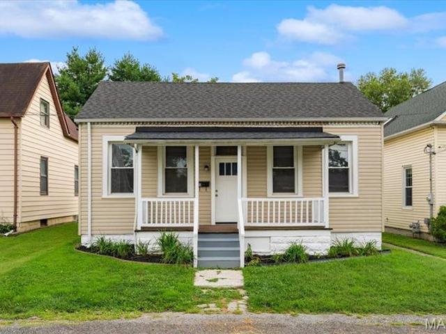120 E Iowa St, Trenton, IL 62293