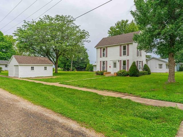 120 E McCormick Ave, Emden, IL 62635