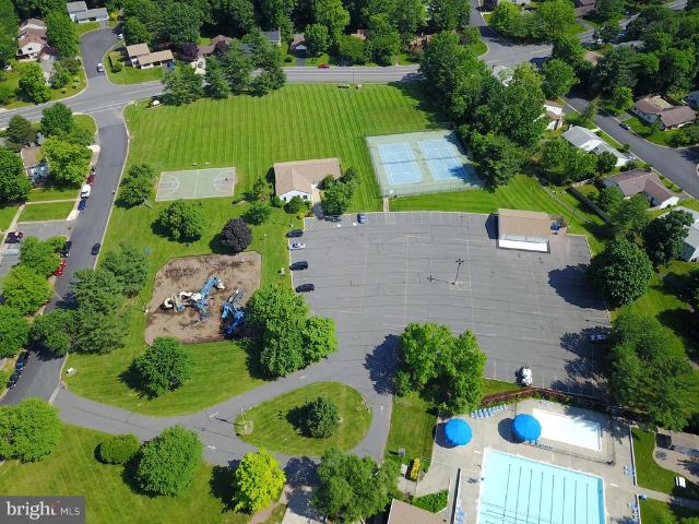 120 E Meadowland Lane E