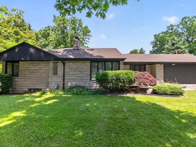 120 E Oak Hill Rd, Chesterton, IN 46304