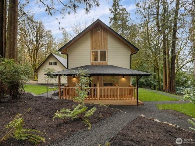 120 E Stadium Ln, Grapeview, WA 98546