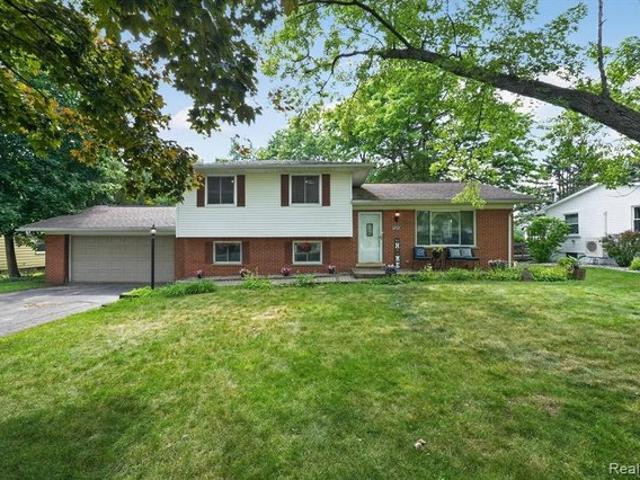 120 Edith St, Oxford Township, MI 48371