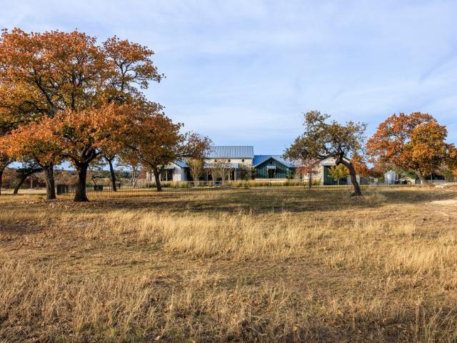 120 Fabelhaft Cir, Fredericksburg, TX 78624 | MLS #101800 | Compass