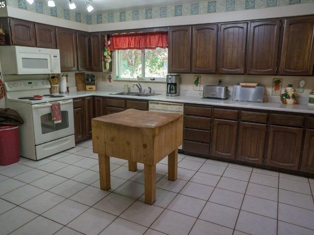 120 Ken Rose Ln, Cave Junction, OR 97523 | MLS #739686