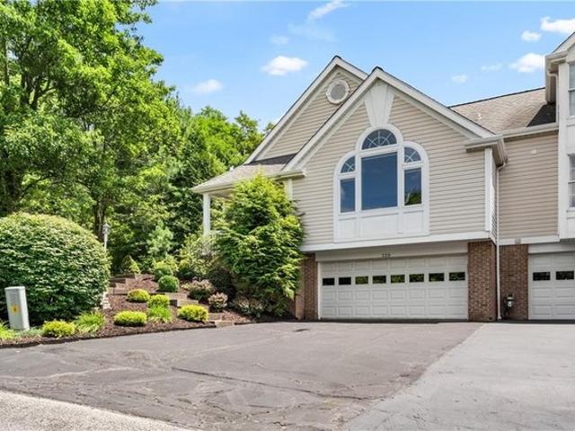 120 Horseshoe Cir E, Canonsburg, PA 15317