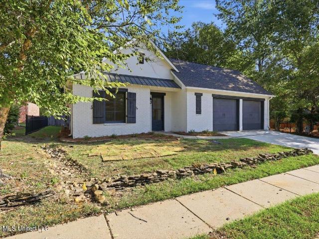 120 Hampton Chase