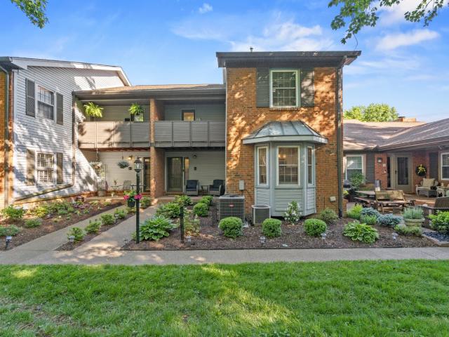 120 Hearthstone Manor Cir