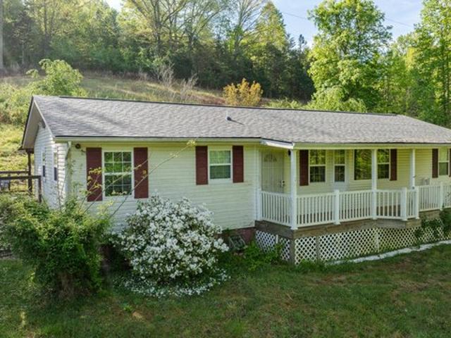 120 Huckleberry Ln, Rocky Top, TN 37769