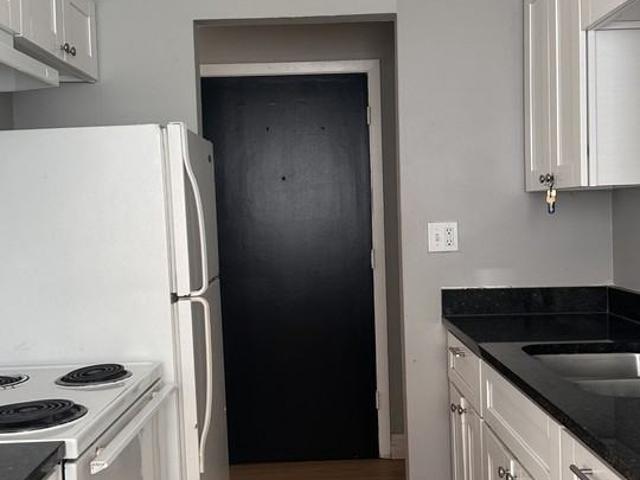 120 Iowa Avenue West 3 Bedroom Apartment for Rent at 120 Iowa Ave W, St. Paul, MN 55117 North of Maryland