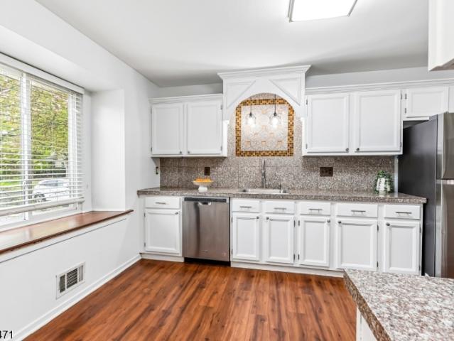 120 Long Acre Ct