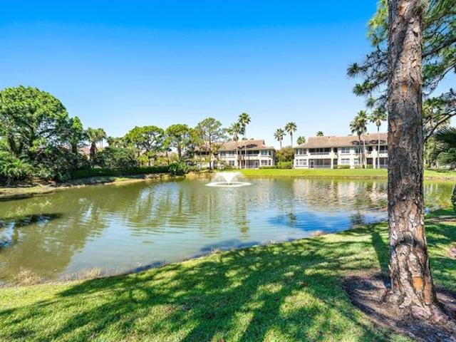 120 Legendary Cir, Palm Beach Gardens, FL 33418