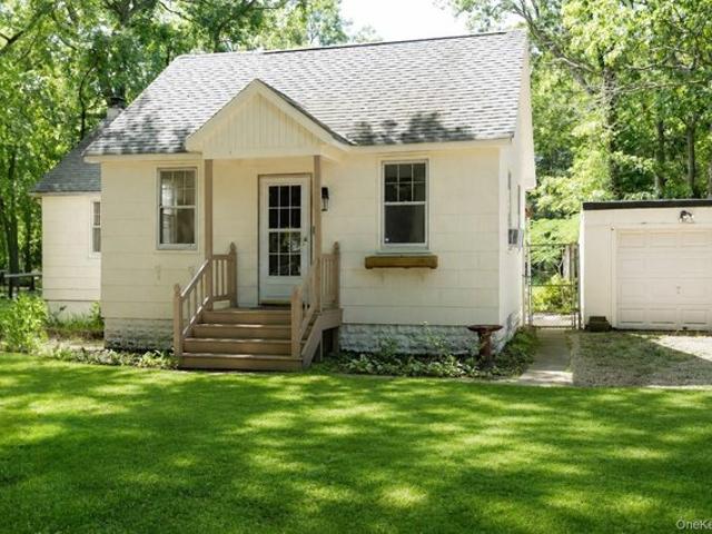 120 Lincoln Rd, Medford, NY 11763