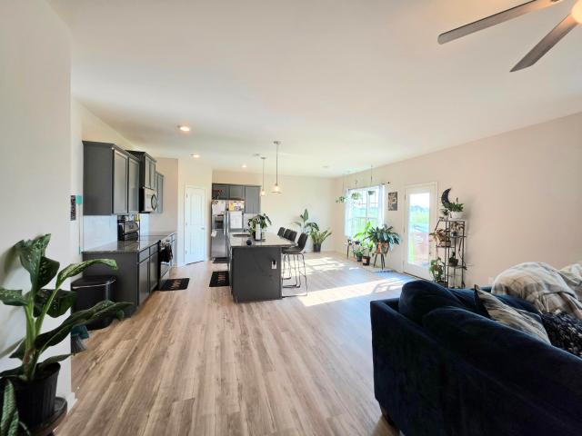 120 Linzi Way