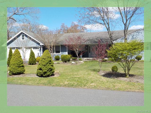 120 Mohawk Dr, Brightwaters, NY 11718 | MLS #988494 | Compass