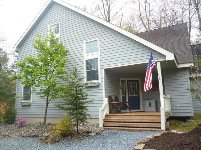 120 Mooncreek Ln, Pocono Pines, PA 18350