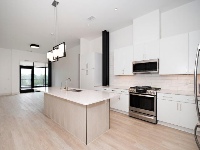 120 Mosaic Boulevard 303