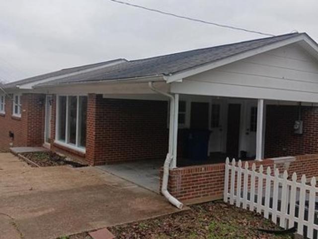 120 Magnolia St, Camden, TN 38320