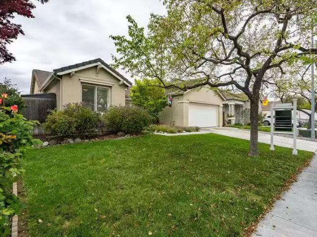 120 MARGUERITE DR, HOLLISTER, CA 95023 Single Family Residence.