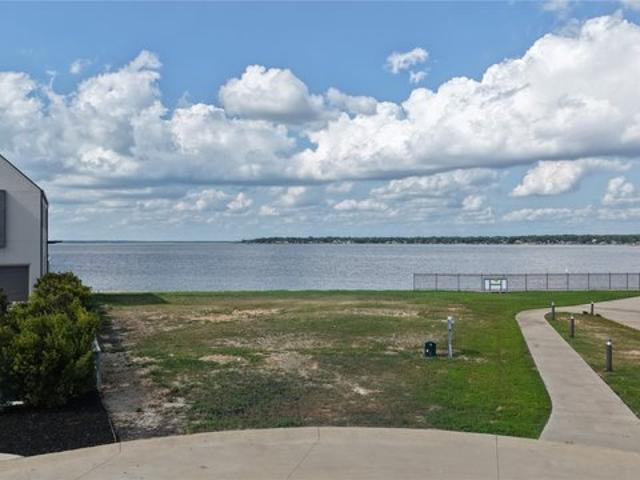 120 Mary Ct, Gun Barrel City, TX 75156