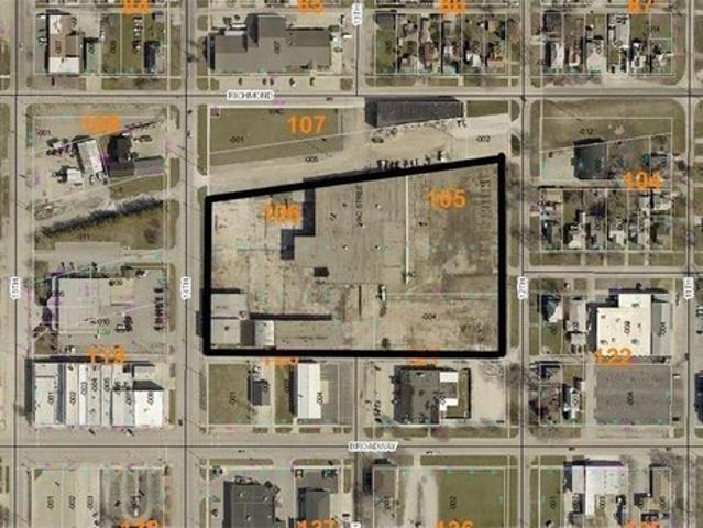 120 N 14th St, Mattoon, IL 61938
