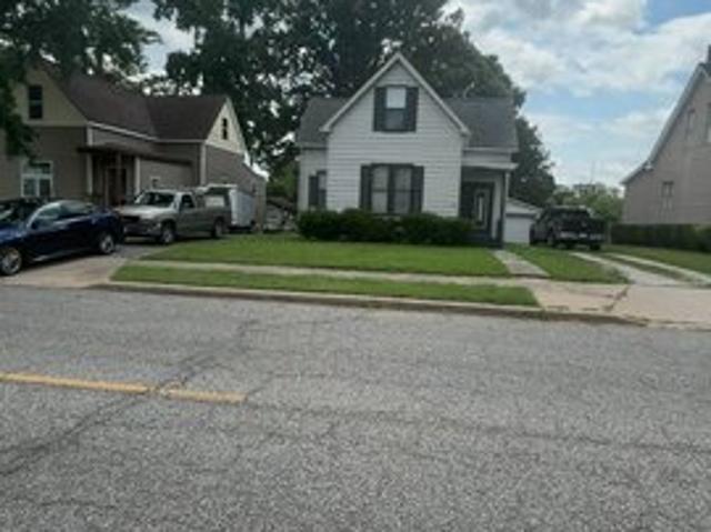120 N 28th St, Belleville, IL 62226