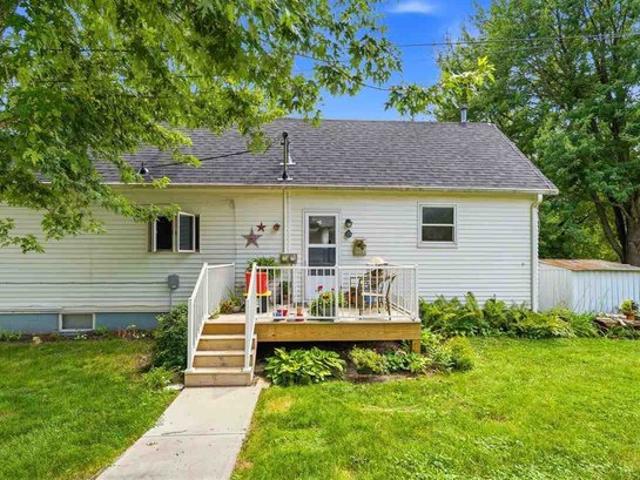 120 N Knisel St, Riverside, IA 52327