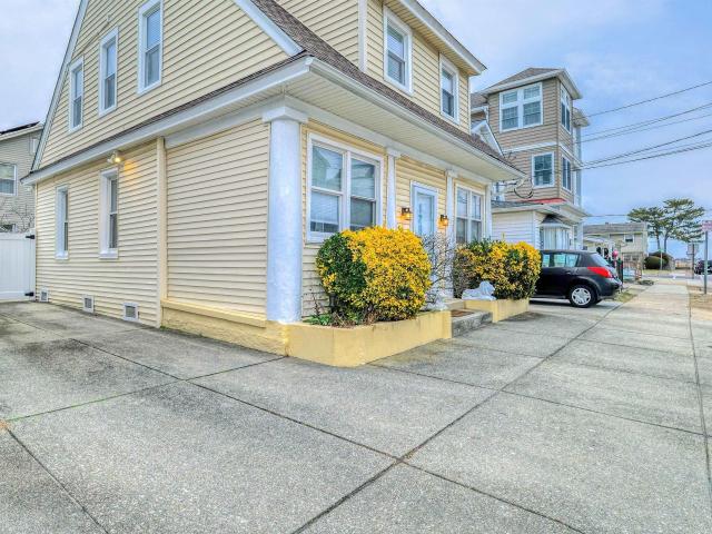 120 N Newport Ave