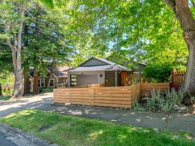 120 Nob Hill St, Ashland, OR 97520