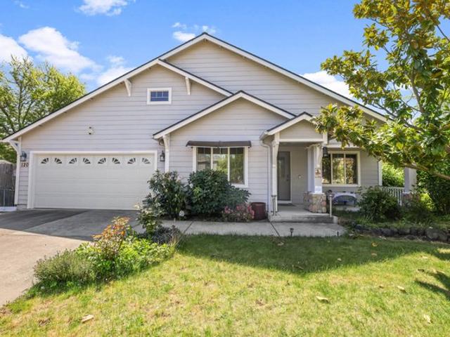 120 Nadine Ln, Central Point, OR 97502