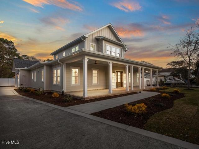 120 NE 17th St, Oak Island, NC 28465