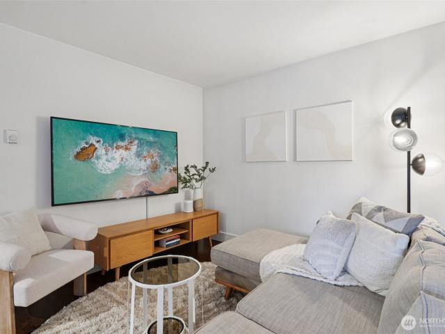 120 NW 39th St, Unit 206, Seattle, WA 98107 | MLS #2475