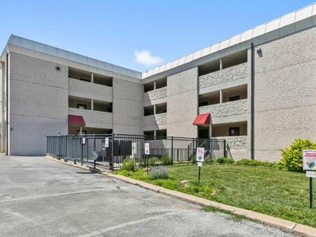 120 S 38th Ave Apt 35, Omaha, NE 68131