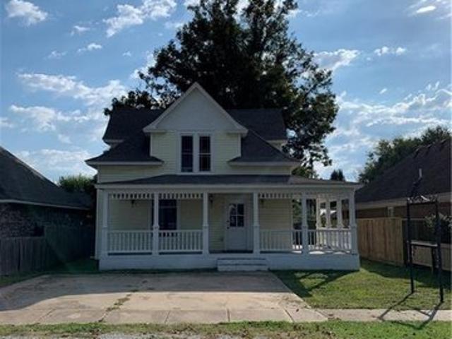 120 S Collins Ave, Gentry, AR 72734