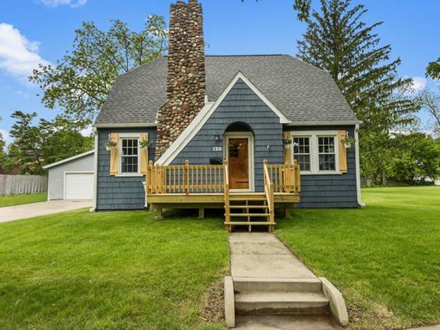 120 S Jackson St, Elkhorn, WI 53121