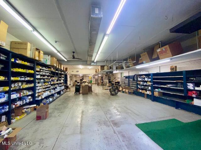 120 S Railroad Ave