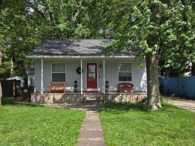 120 S State St, Divernon, IL 62530