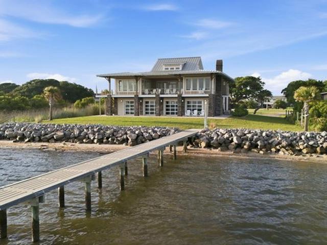 120 Sam East Ln, Harkers Island, NC 28531