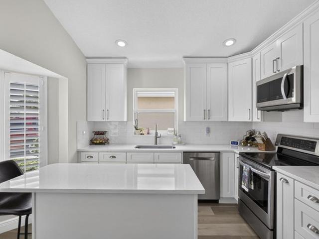 120 Saratoga Blvd E, Royal Palm Beach, FL 33411