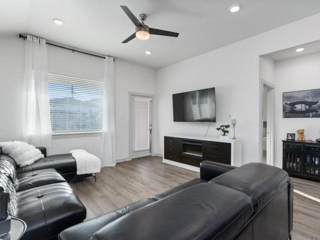 120 Scarborough Way, San Marcos, TX 78666
