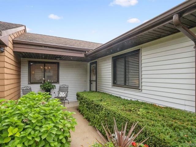 120 Scarlett Dr, Commack, NY 11725