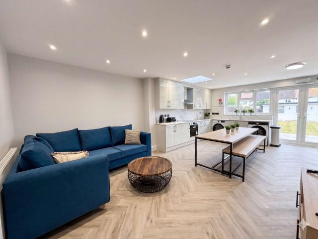 120 Seconds to the Station, 0 Seconds to Your Garden Office  Room 5